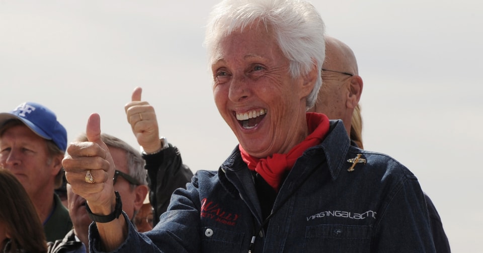 제프 베조스와 함께 우주로 떠날 82세 여성은 누구? | HYPEBEAST.KR | 하입비스트