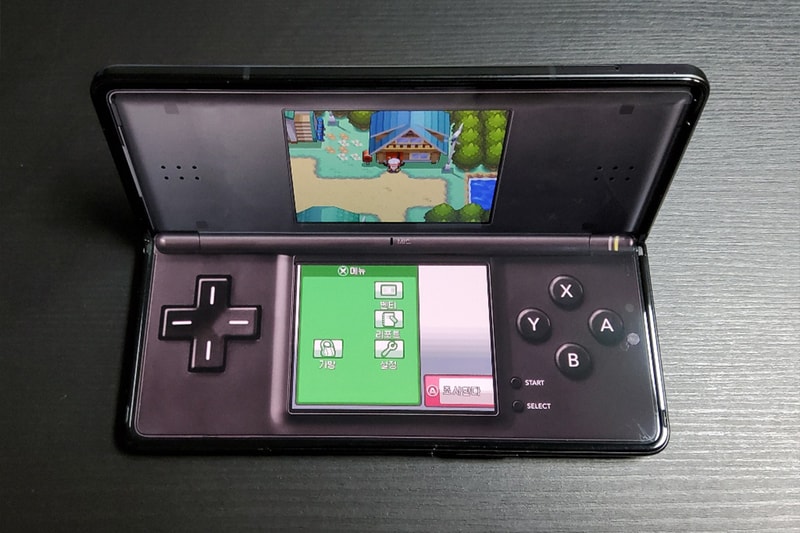 갤럭시 Z폴드로 만든 닌텐도 DS | Hypebeast.KR | 하입비스트