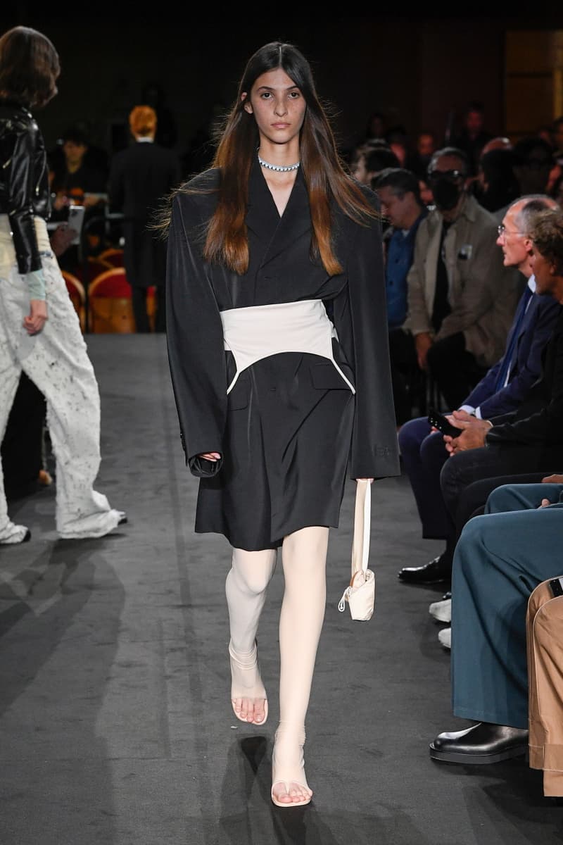 MM6 메종 마르지엘라 2023 SS 컬렉션 런웨이 | Hypebeast.KR | 하입비스트