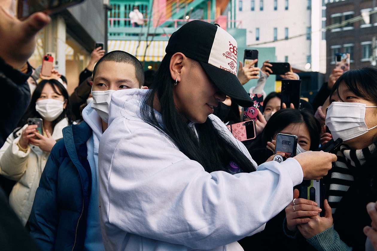 Invite Only: 다나카 첫 번째 콘서트 굿즈로 채워진 하이츠 팝업 | Hypebeast.KR | 하입비스트