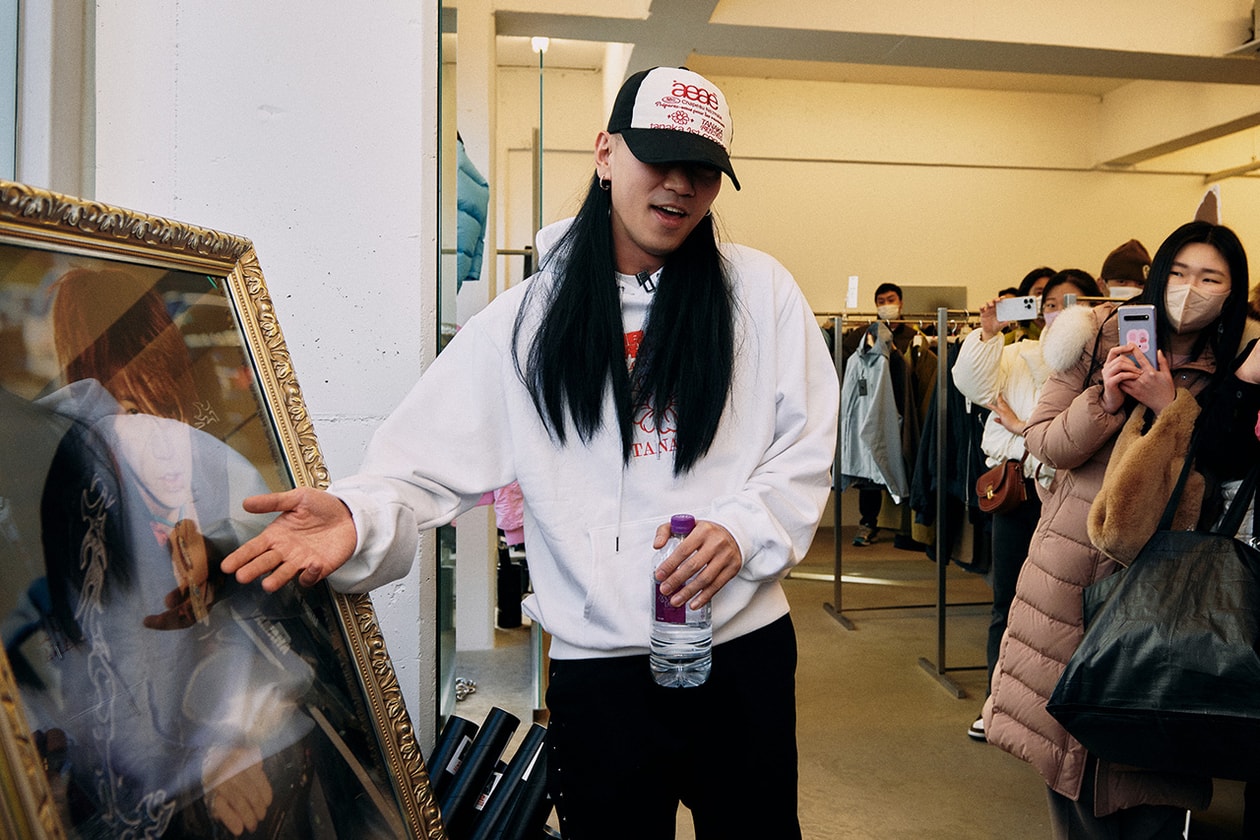 Invite Only: 다나카 첫 번째 콘서트 굿즈로 채워진 하이츠 팝업 | Hypebeast.KR | 하입비스트