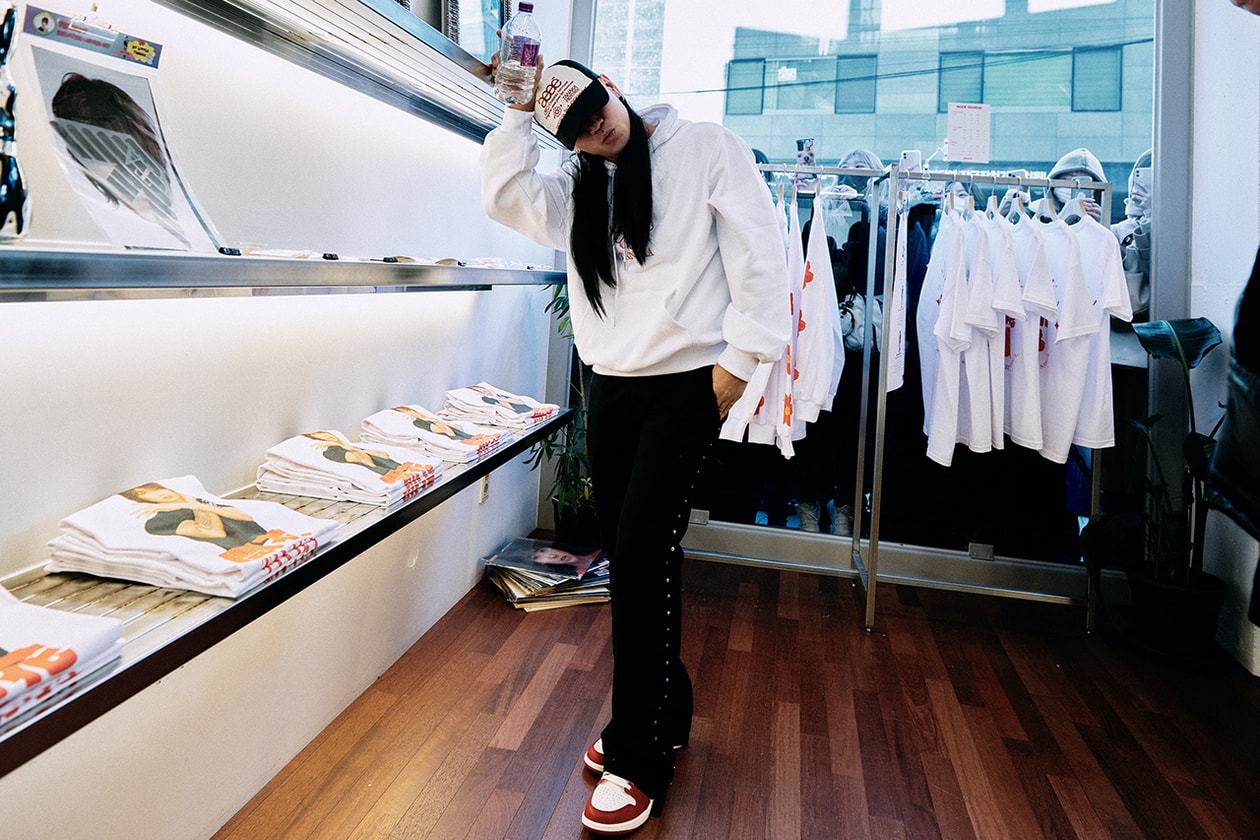 Invite Only: 다나카 첫 번째 콘서트 굿즈로 채워진 하이츠 팝업 | Hypebeast.KR | 하입비스트