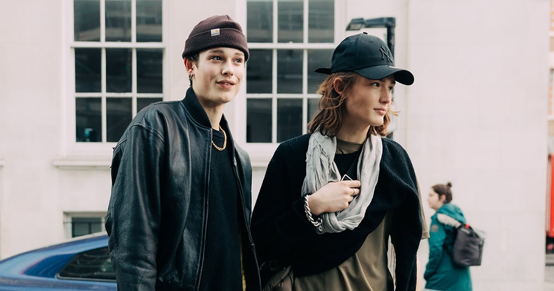 ‘하입비스트’ 포착, 2023 가을, 겨울 시즌 런던 패션위크 스트리트 스타일 | Hypebeast.KR | 하입비스트