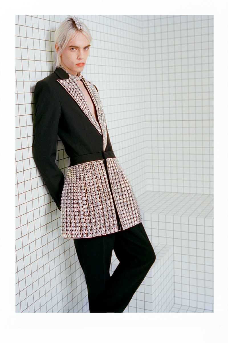 발망 멘즈 2023 SS 컬렉션 'Sleeping Giant' 공개 | Hypebeast.KR | 하입비스트