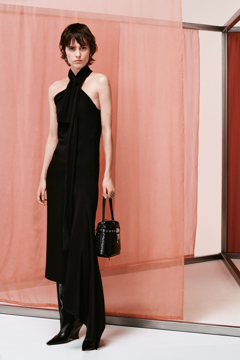 지방시, 2024 봄 컬렉션 공개 | Hypebeast.KR | 하입비스트