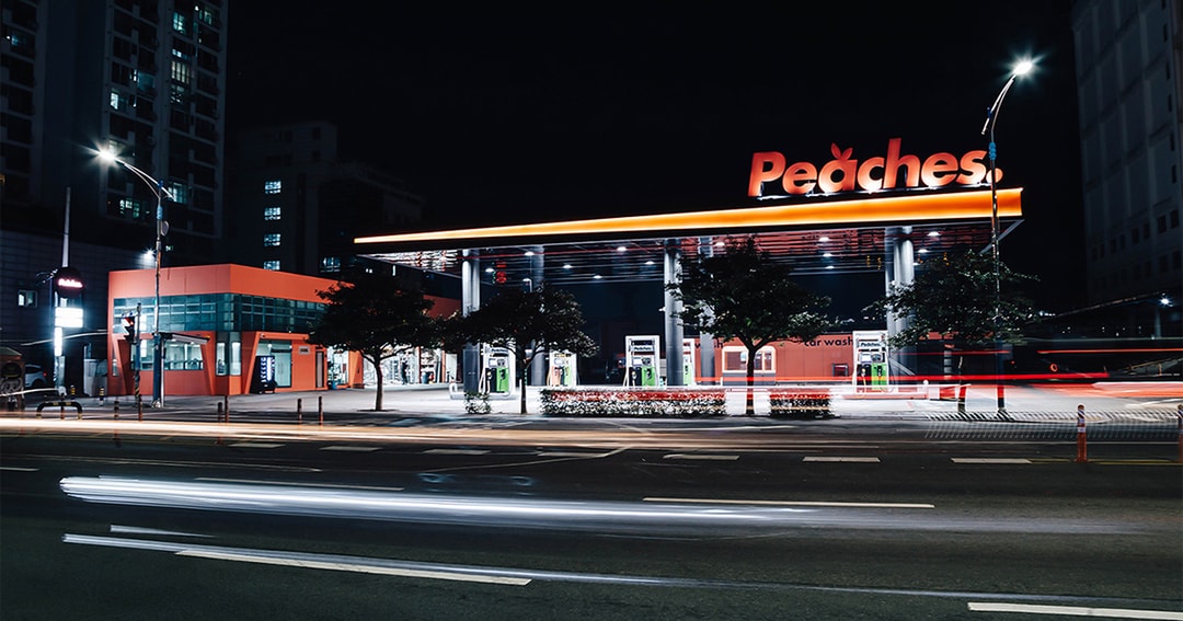 피치스, 부산에 자체 주유소를 오픈한다 | Hypebeast.KR | 하입비스트