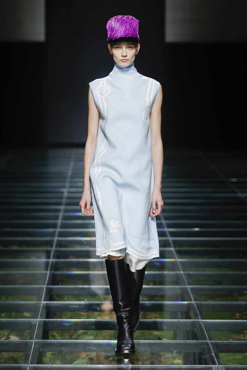 프라다 2024 FW 여성복 컬렉션 공개 | Hypebeast.KR | 하입비스트