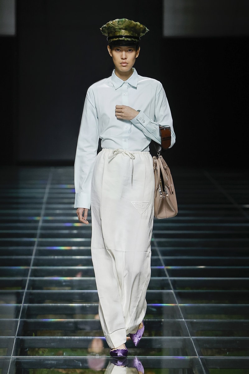 프라다 2024 FW 여성복 컬렉션 공개 | Hypebeast.KR | 하입비스트