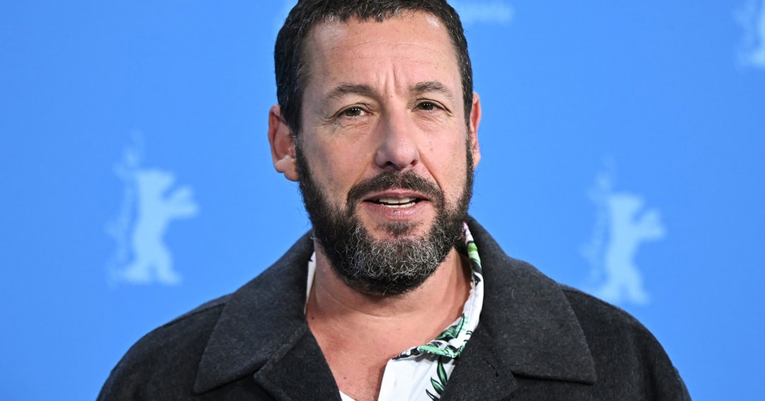 ‘포브스’가 애덤 샌들러를 지난해 가장 돈을 많이 번 배우로 선정했다 | Hypebeast.KR | 하입비스트