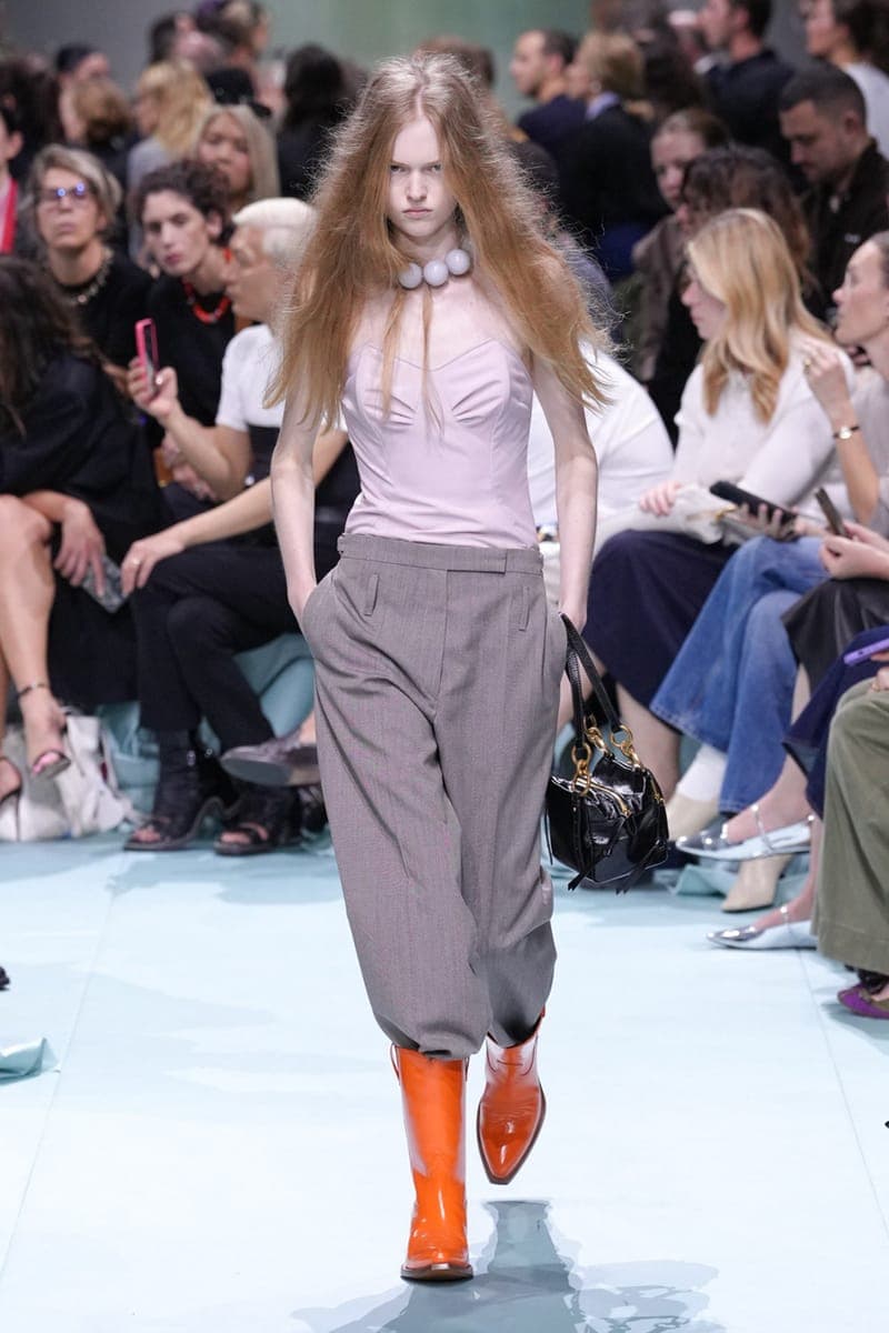 프라다 2025 봄, 여름 컬렉션 공개 | Hypebeast.KR | 하입비스트