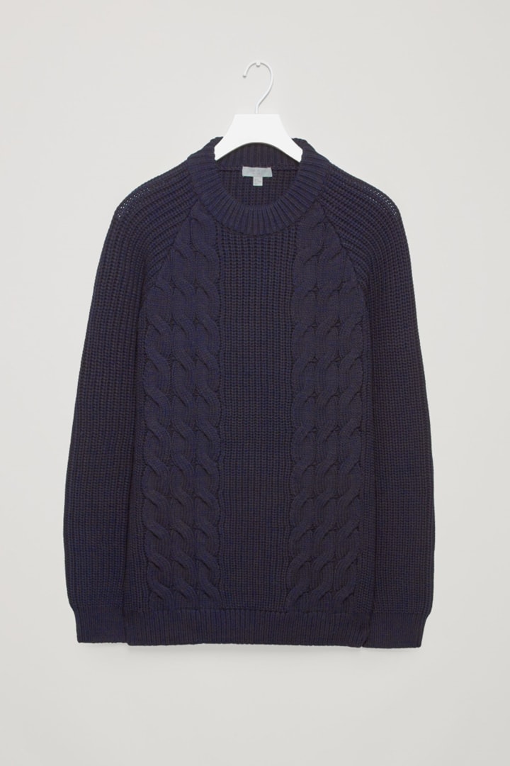 COS 2018 春夏最新宣傳照，以深藍 x 白色譜出極簡輪廓 - POPBEE