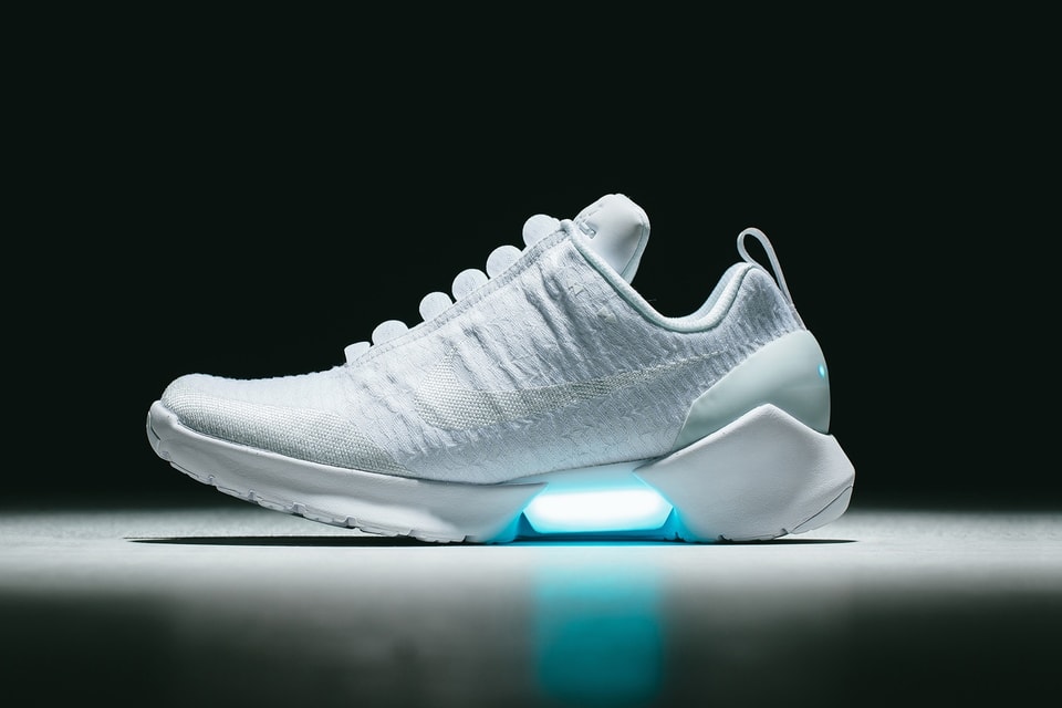 回到未來電影成真 自動綁鞋帶 鞋底發光的 NIKE HyperAdapt 1.0 波鞋明日在 invincible 開賣 - POPBEE