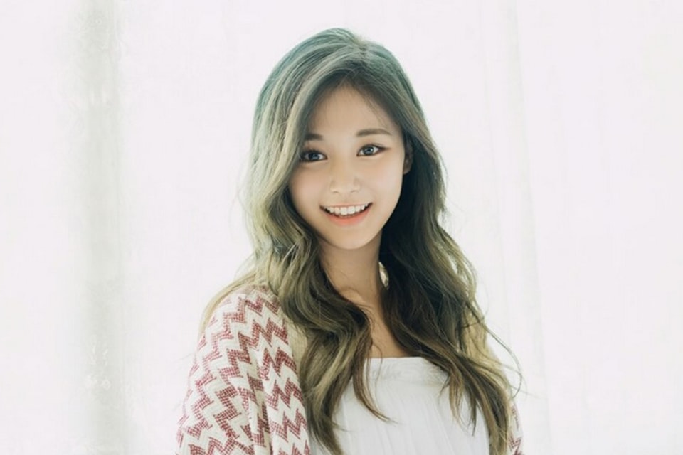 見身旁來賓流淚 Twice 周子瑜這個無心的舉動被網友大讚 人美心也美 - POPBEE