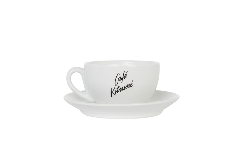人氣打卡咖啡店 Café Kitsune 推出首個系列，產品包括服裝、餐具與文具 - POPBEE