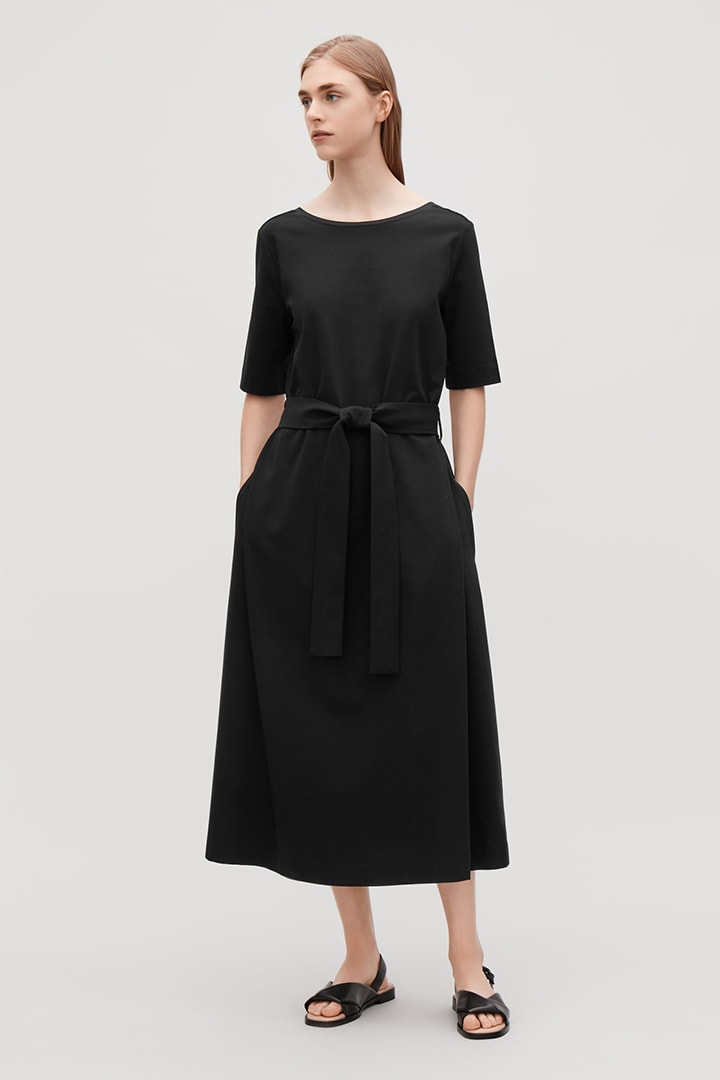 COS 簡約夏日造型穿搭靈感 - POPBEE