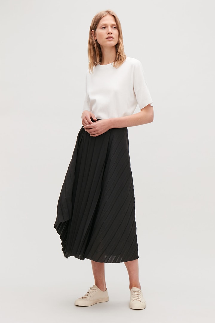 COS 簡約夏日造型穿搭靈感 - POPBEE