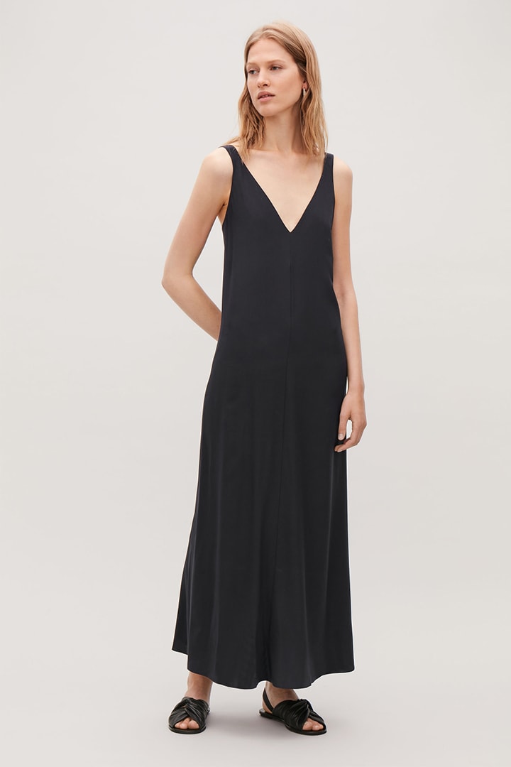 COS 簡約夏日造型穿搭靈感 - POPBEE