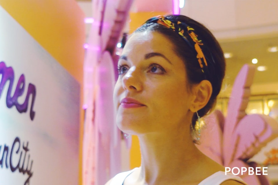 Alexis Fraser 到港！藝術家 Lex 用滿滿的愛「吻」出一幅畫 - POPBEE