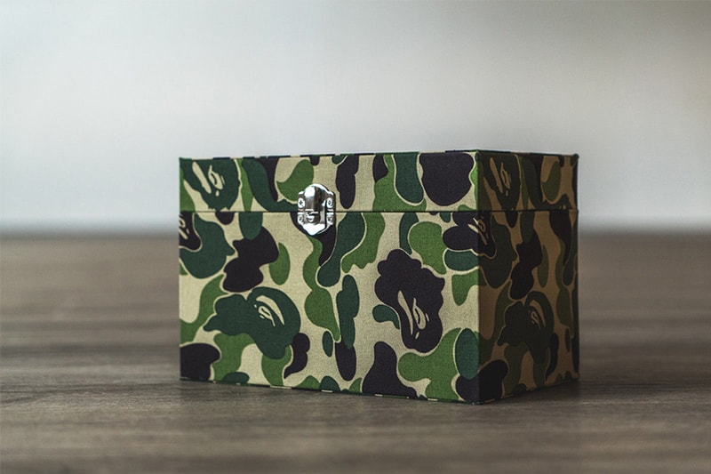 A BATHING APE® 與藝人謝霆鋒聯乘推出別注中秋節月餅禮盒 - POPBEE