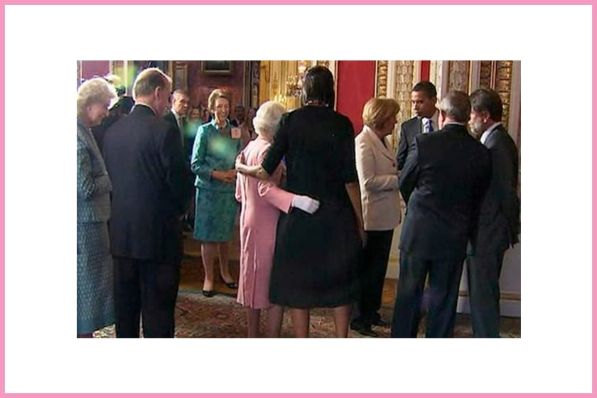Michelle Obama 開腔回應 9 年前打破皇室規條擁抱英女皇 - POPBEE