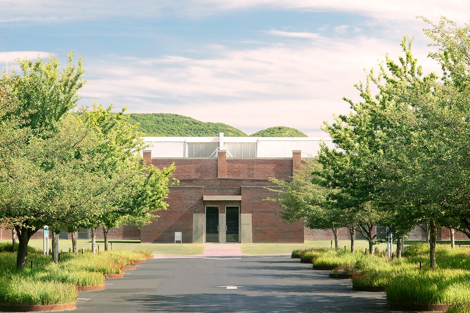 以支持藝術的名義，COS 特別推出了限量產品！ - POPBEE