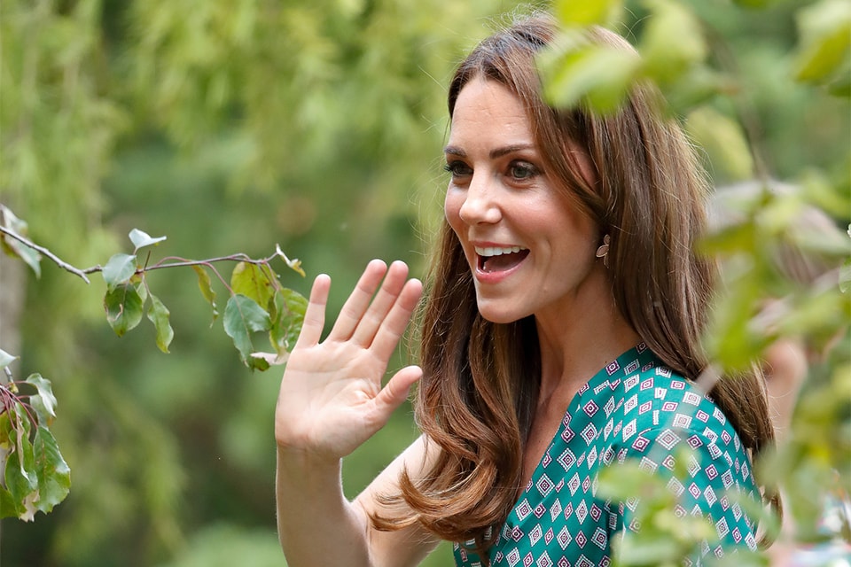 凱特王妃身上這條 V 領印花裙，竟來自法國平民品牌！ - POPBEE