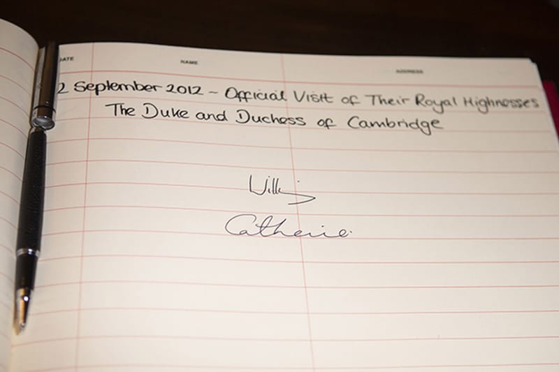 專家說字體透露個性，人前優雅大方的凱特私下又是怎樣的人？ - POPBEE