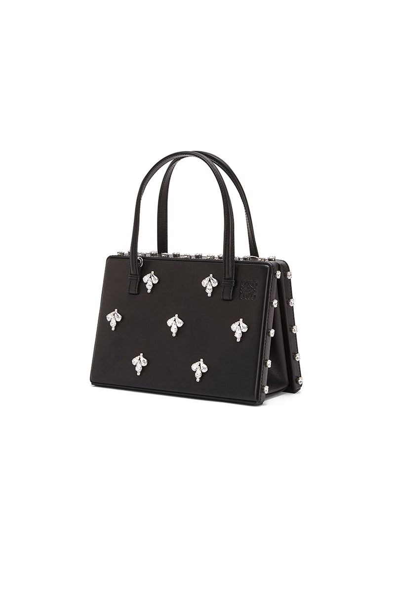 Loewe 推出全新 Postal 手袋，香港的城市風景出現在限量新款上！ - POPBEE