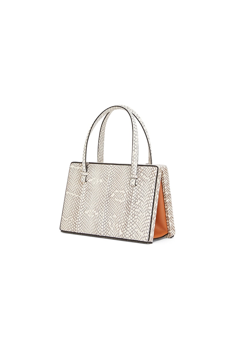 Loewe 推出全新 Postal 手袋，香港的城市風景出現在限量新款上！ - POPBEE