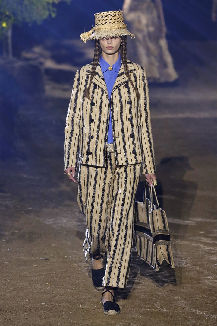 Dior 2020 春夏時裝展：植物刺繡、草編帽⋯質樸仍不減唯美！ - POPBEE