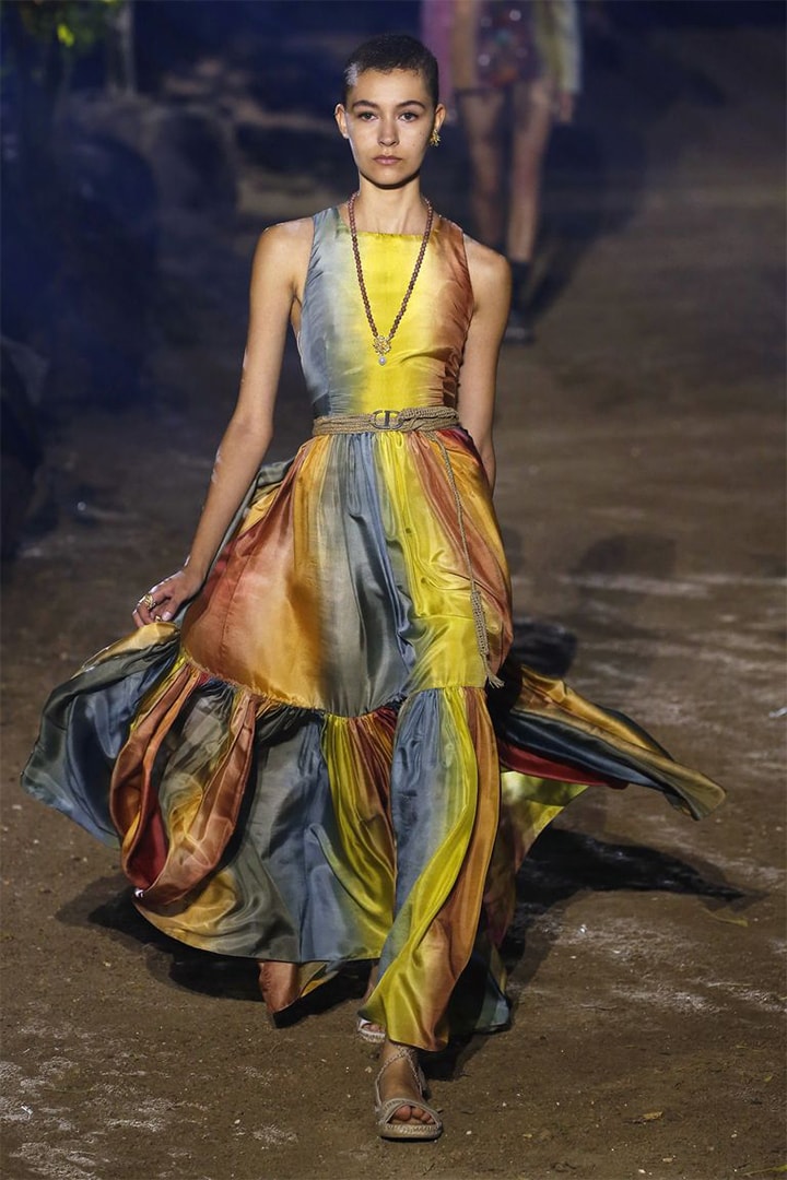 Dior 2020 春夏時裝展：植物刺繡、草編帽⋯質樸仍不減唯美！ - POPBEE