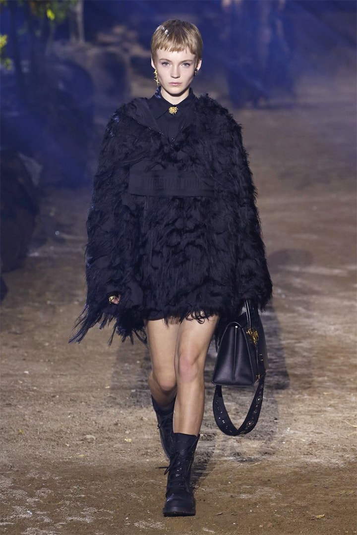 Dior 2020 春夏時裝展：植物刺繡、草編帽⋯質樸仍不減唯美！ - POPBEE