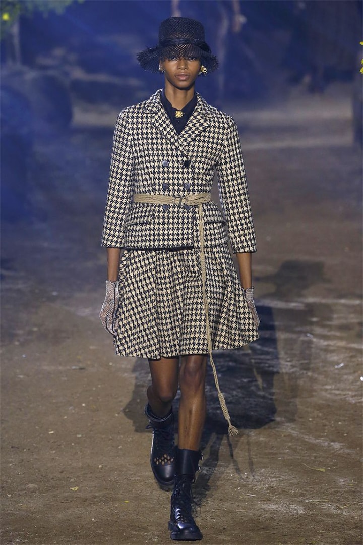 Dior 2020 春夏時裝展：植物刺繡、草編帽⋯質樸仍不減唯美！ - POPBEE