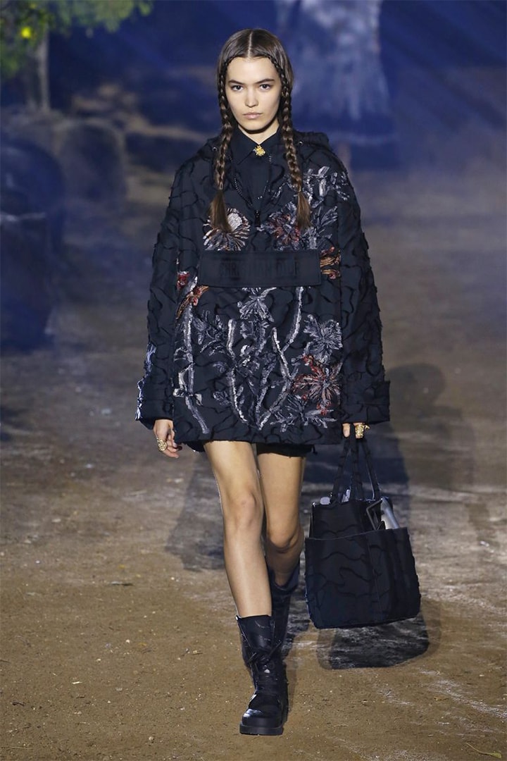 Dior 2020 春夏時裝展：植物刺繡、草編帽⋯質樸仍不減唯美！ - POPBEE