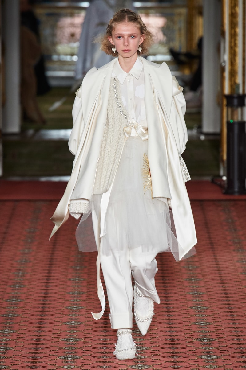 #LFW：Simone Rocha 2020 秋冬系列披著一布夢幻浪漫之下，背後藏著細膩而深沈的悲傷！ - POPBEE
