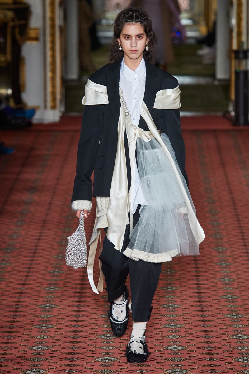 #LFW：Simone Rocha 2020 秋冬系列披著一布夢幻浪漫之下，背後藏著細膩而深沈的悲傷！ - POPBEE