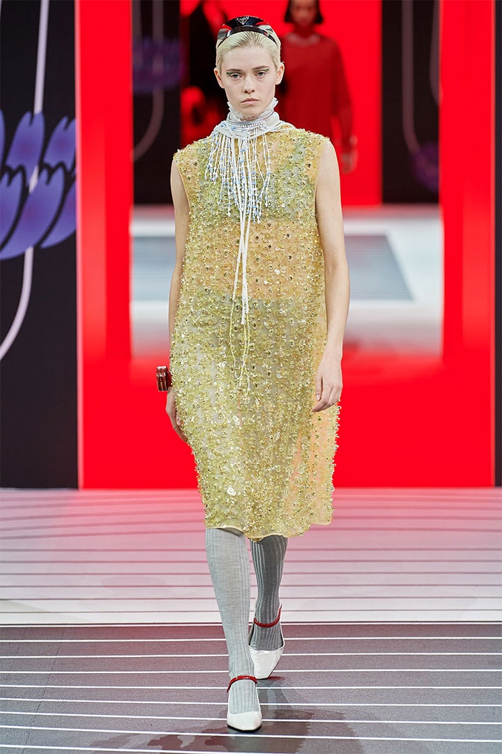 2020 米蘭時裝周秋冬系列：廓形西裝、流蘇裙……Prada 示範如何襯出具力量的女性美！ - POPBEE