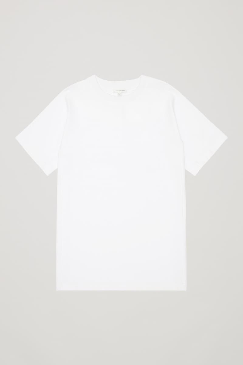 COS 推出純白 T-Shirt 系列，藏著簡約質感細節令極簡控一見鍾情！ - POPBEE