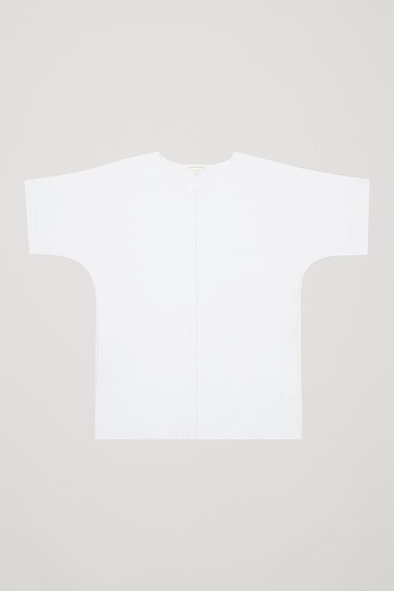 COS 推出純白 T-Shirt 系列，藏著簡約質感細節令極簡控一見鍾情！ - POPBEE