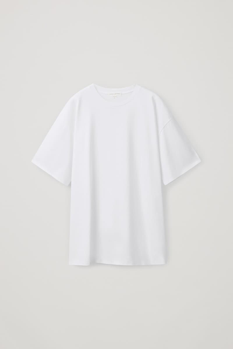 COS 推出純白 T-Shirt 系列，藏著簡約質感細節令極簡控一見鍾情！ - POPBEE