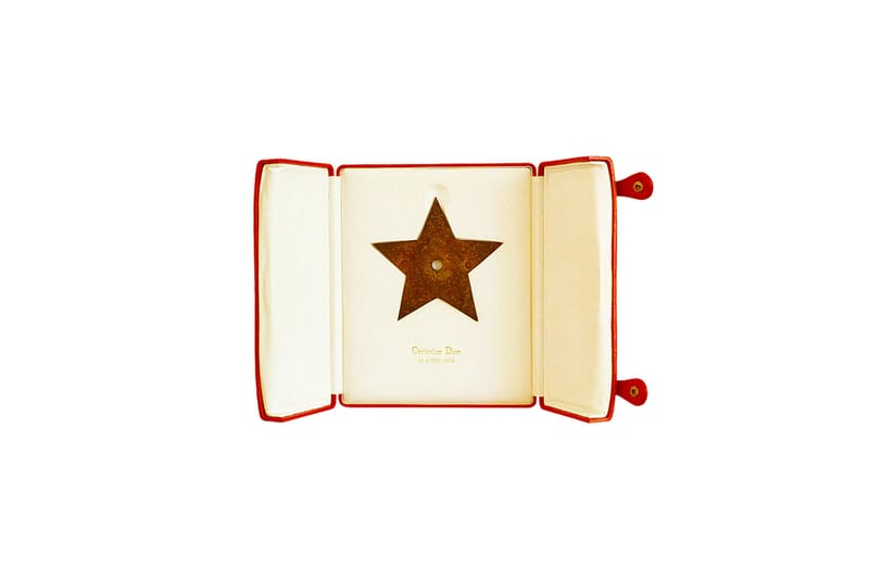 時尚冷知識：為什麼 Dior 品牌這麼多設計中，都加入了星星的元素？ - POPBEE