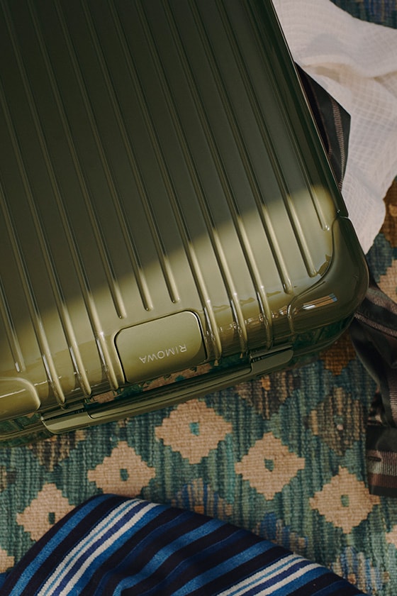 RIMOWA 推出 Desert Rose 霧粉色和 Cactus 墨綠色行李箱 - POPBEE