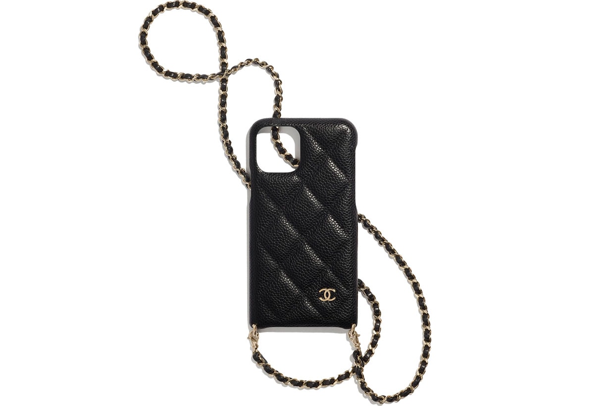 Chanel iPhone 11 Pro 手機殼配上經典鏈帶，滿瀉的高級奢華！ - POPBEE