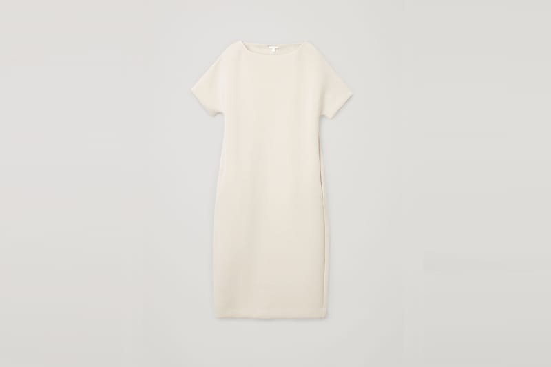 襯出脫俗：微涼的秋日，COS 以極簡姿態回歸基本單品！ - POPBEE