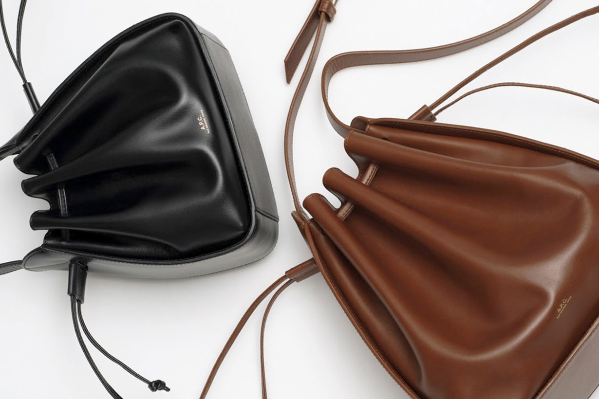 A.P.C. Courtney Bag 新手袋登場：即使是屢見不鮮的水桶包，也添了不一樣的細節！ - POPBEE