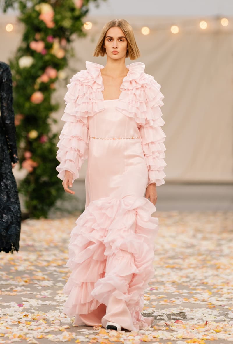 沒有華麗堆砌：Chanel SS 2021 高訂系列，一場小而美的家庭聚會！ - POPBEE