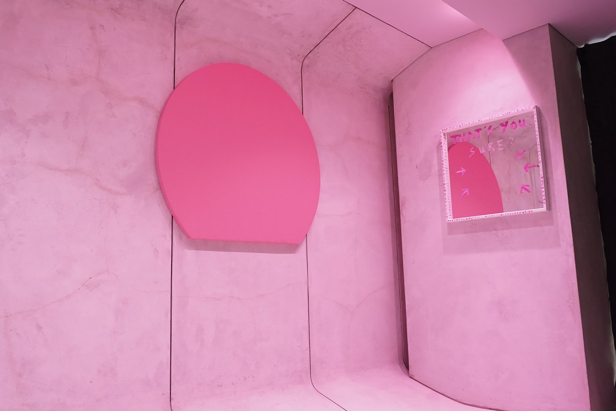 王菀之親自策劃的這個展覽《The Pink Room Experience》，或許會讓你有深刻反思！ - POPBEE