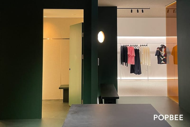 COS 台北 101 首間開箱 ：超過 200 坪的舒服空間，小資女生馬上鎖定千元有找單品！ - POPBEE