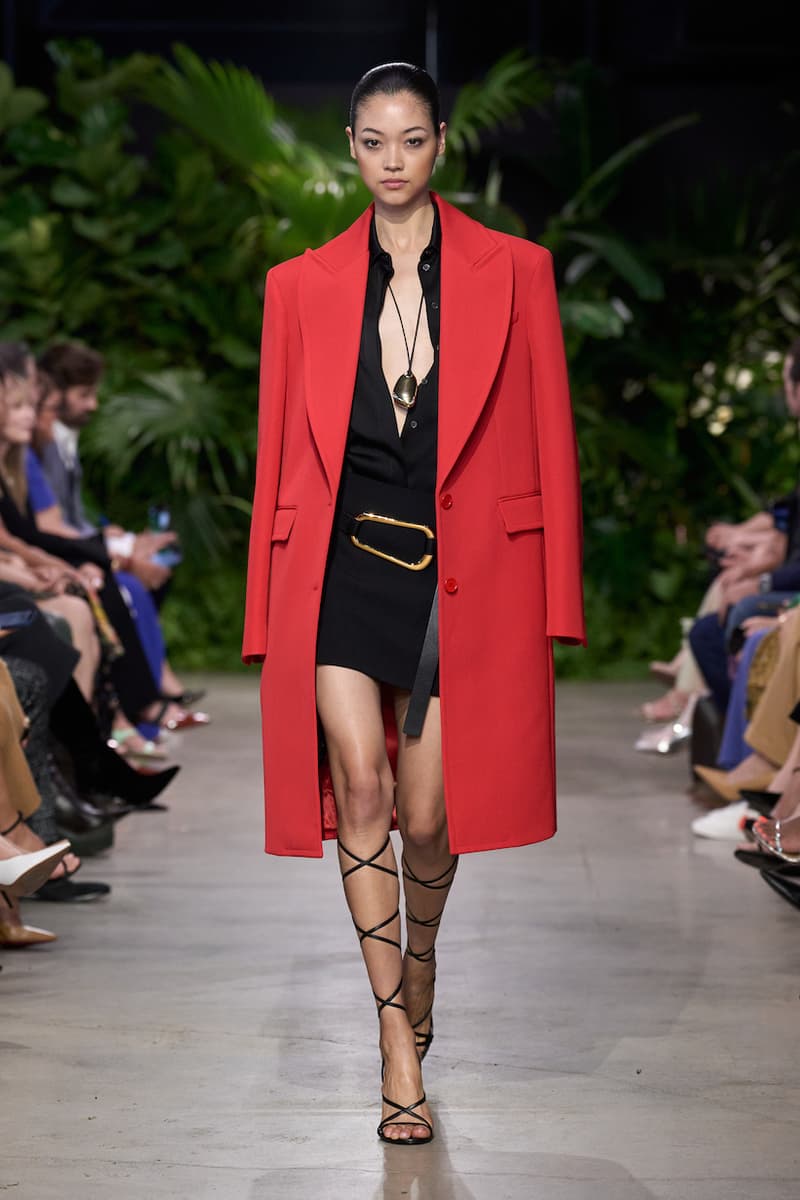 NYFW：Michael Kors 2023 春夏系列，女人自信又瀟灑的都會裝束 - POPBEE