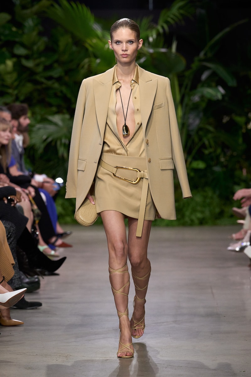 NYFW：Michael Kors 2023 春夏系列，女人自信又瀟灑的都會裝束 - POPBEE